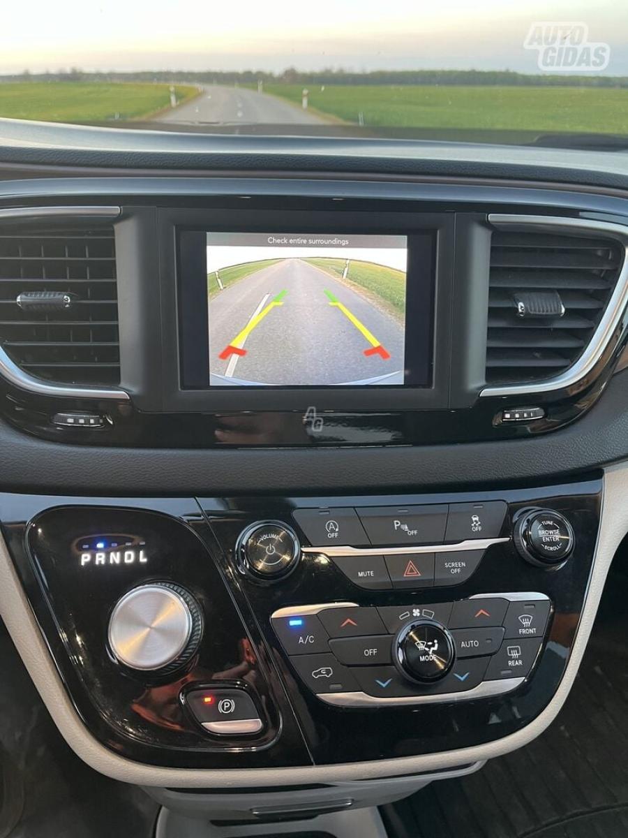 Grey Chrysler Pacifica 2018 in Kaunas, with an engine capacity of 3.60 L and mileage of 134 thousand km for 14500 €, photo 14 on AUTOMOTO.COM.LV