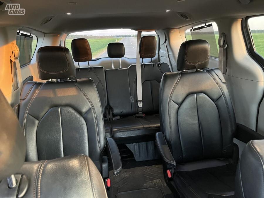 Grey Chrysler Pacifica 2018 in Kaunas, with an engine capacity of 3.60 L and mileage of 134 thousand km for 14500 €, photo 20 on AUTOMOTO.COM.LV