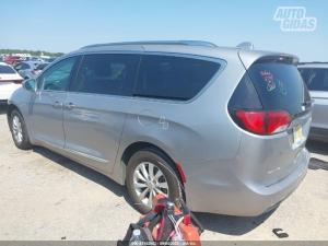 Grey Chrysler Pacifica 2018 in Kaunas, with an engine capacity of 3.60 L and mileage of 134 thousand km for 14500 €, photo 26 on AUTOMOTO.COM.LV