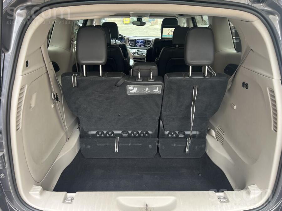 Серый Крайслер Пасифик 2018 в Рига, объемом двигателя 3.60 л и пробегом 144 тыс. км за 13990 €, фото 11 на AUTOMOTO.COM.LV
