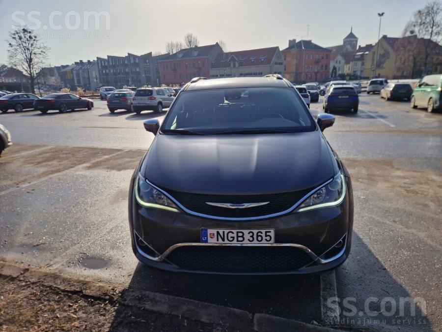Pelēks Chrysler Pacifica 2018 Kauņa, ar dzinēja tilpumu 3.60 L un nobraukumu 124 tūkst. km par 21500 €, foto 3 vietnē AUTOMOTO.COM.LV
