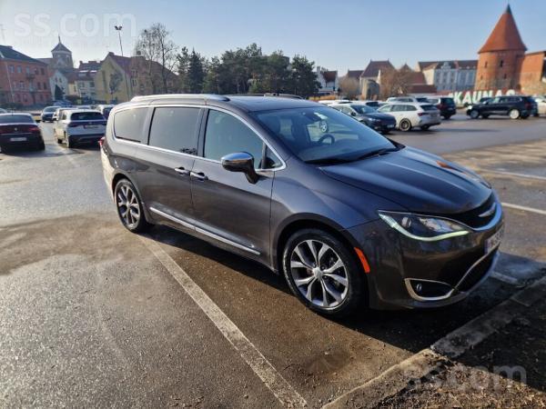 Pelēks Chrysler Pacifica 2018 Kauņa, ar dzinēja tilpumu 3.60 L un nobraukumu 124 tūkst. km par 21500 €, foto 3 vietnē AUTOMOTO.COM.LV