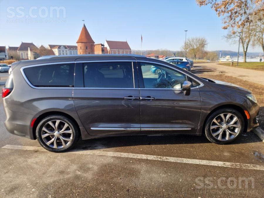 Pelēks Chrysler Pacifica 2018 Kauņa, ar dzinēja tilpumu 3.60 L un nobraukumu 124 tūkst. km par 21500 €, foto 5 vietnē AUTOMOTO.COM.LV
