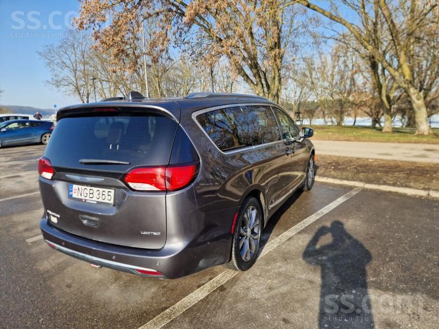 Pelēks Chrysler Pacifica 2018 Kauņa, ar dzinēja tilpumu 3.60 L un nobraukumu 124 tūkst. km par 21500 €, foto 7 vietnē AUTOMOTO.COM.LV