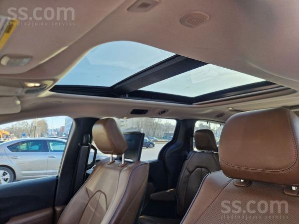 Pelēks Chrysler Pacifica 2018 Kauņa, ar dzinēja tilpumu 3.60 L un nobraukumu 124 tūkst. km par 21500 €, foto 9 vietnē AUTOMOTO.COM.LV
