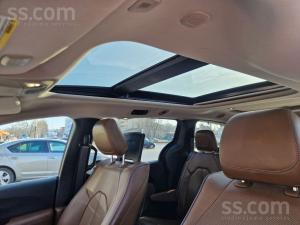Pelēks Chrysler Pacifica 2018 Kauņa, ar dzinēja tilpumu 3.60 L un nobraukumu 124 tūkst. km par 21500 €, foto 10 vietnē AUTOMOTO.COM.LV