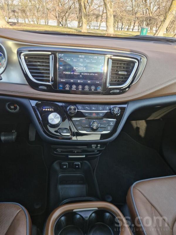 Pelēks Chrysler Pacifica 2018 Kauņa, ar dzinēja tilpumu 3.60 L un nobraukumu 124 tūkst. km par 21500 €, foto 10 vietnē AUTOMOTO.COM.LV