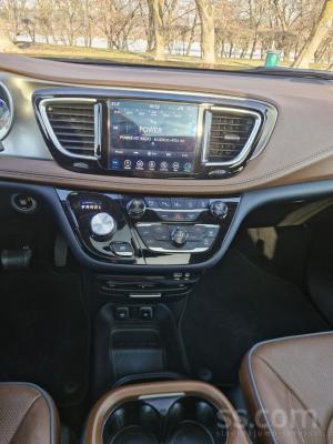 Pelēks Chrysler Pacifica 2018 Kauņa, ar dzinēja tilpumu 3.60 L un nobraukumu 124 tūkst. km par 21500 €, foto 11 vietnē AUTOMOTO.COM.LV