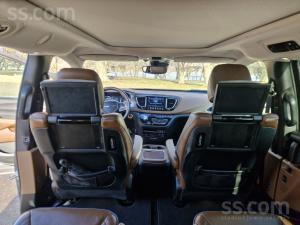 Pelēks Chrysler Pacifica 2018 Kauņa, ar dzinēja tilpumu 3.60 L un nobraukumu 124 tūkst. km par 21500 €, foto 12 vietnē AUTOMOTO.COM.LV