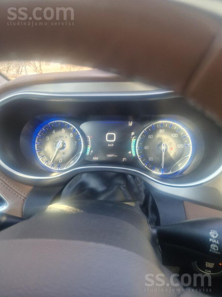Pelēks Chrysler Pacifica 2018 Kauņa, ar dzinēja tilpumu 3.60 L un nobraukumu 124 tūkst. km par 21500 €, foto 13 vietnē AUTOMOTO.COM.LV