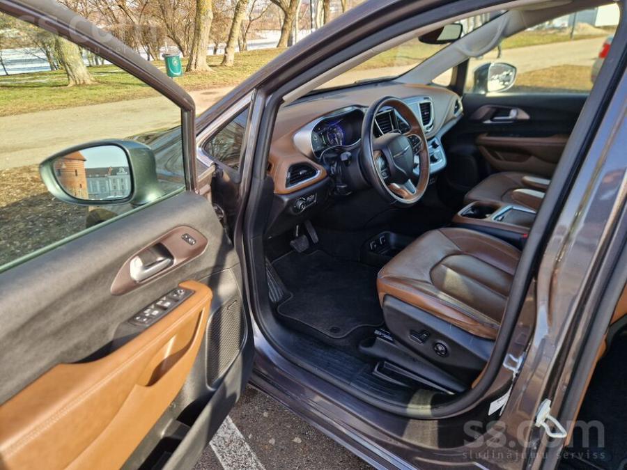 Pelēks Chrysler Pacifica 2018 Kauņa, ar dzinēja tilpumu 3.60 L un nobraukumu 124 tūkst. km par 21500 €, foto 14 vietnē AUTOMOTO.COM.LV