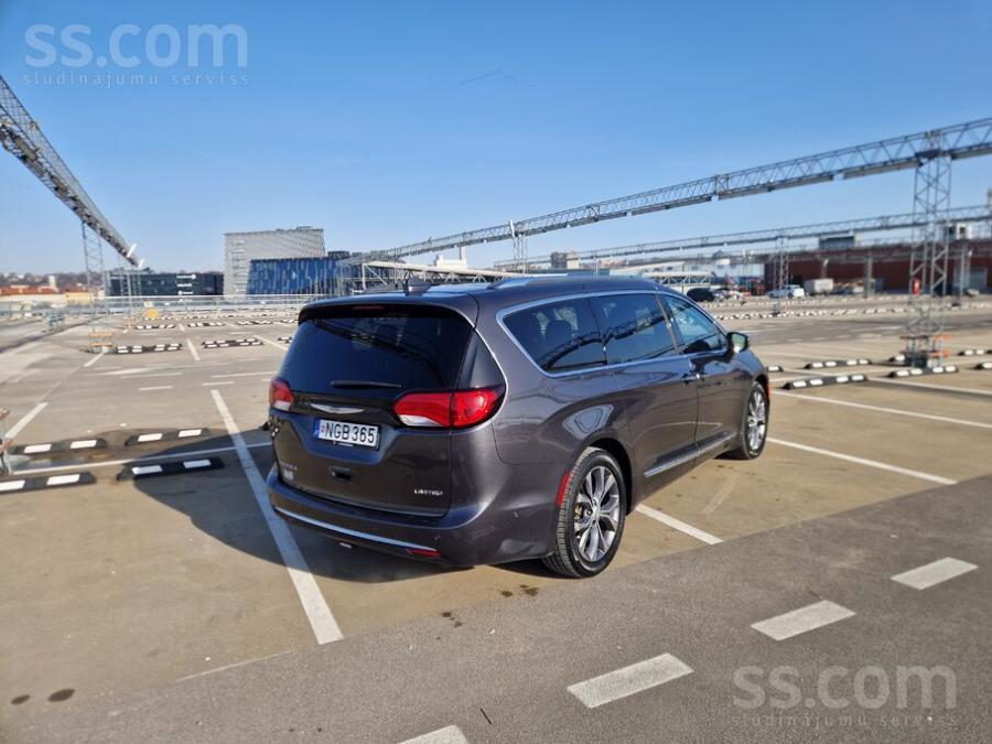 Pelēks Chrysler Pacifica 2018 Kauņa, ar dzinēja tilpumu 3.60 L un nobraukumu 124 tūkst. km par 21500 €, foto 17 vietnē AUTOMOTO.COM.LV