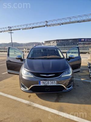 Pelēks Chrysler Pacifica 2018 Kauņa, ar dzinēja tilpumu 3.60 L un nobraukumu 124 tūkst. km par 21500 €, foto 18 vietnē AUTOMOTO.COM.LV