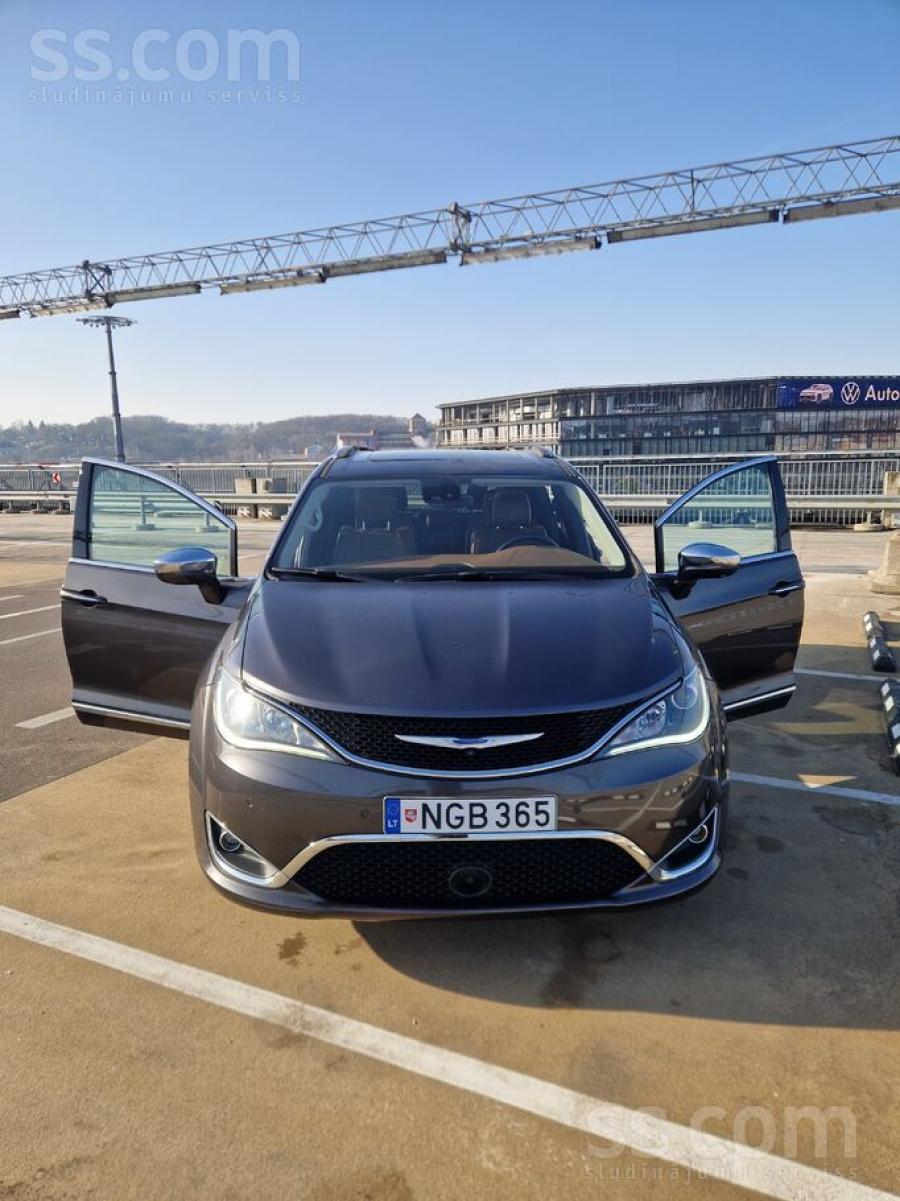 Pelēks Chrysler Pacifica 2018 Kauņa, ar dzinēja tilpumu 3.60 L un nobraukumu 124 tūkst. km par 21500 €, foto 18 vietnē AUTOMOTO.COM.LV