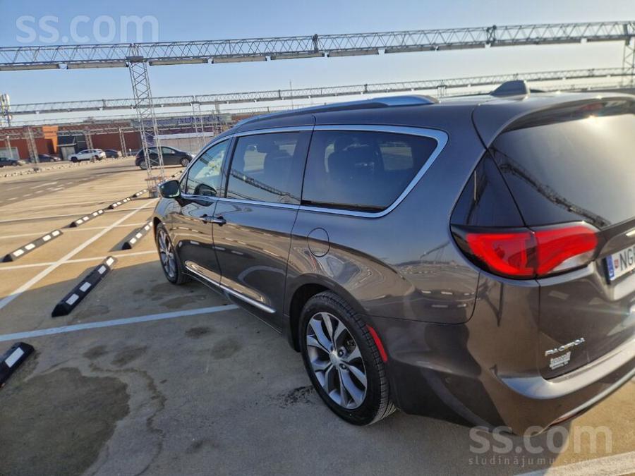 Pelēks Chrysler Pacifica 2018 Kauņa, ar dzinēja tilpumu 3.60 L un nobraukumu 124 tūkst. km par 21500 €, foto 19 vietnē AUTOMOTO.COM.LV