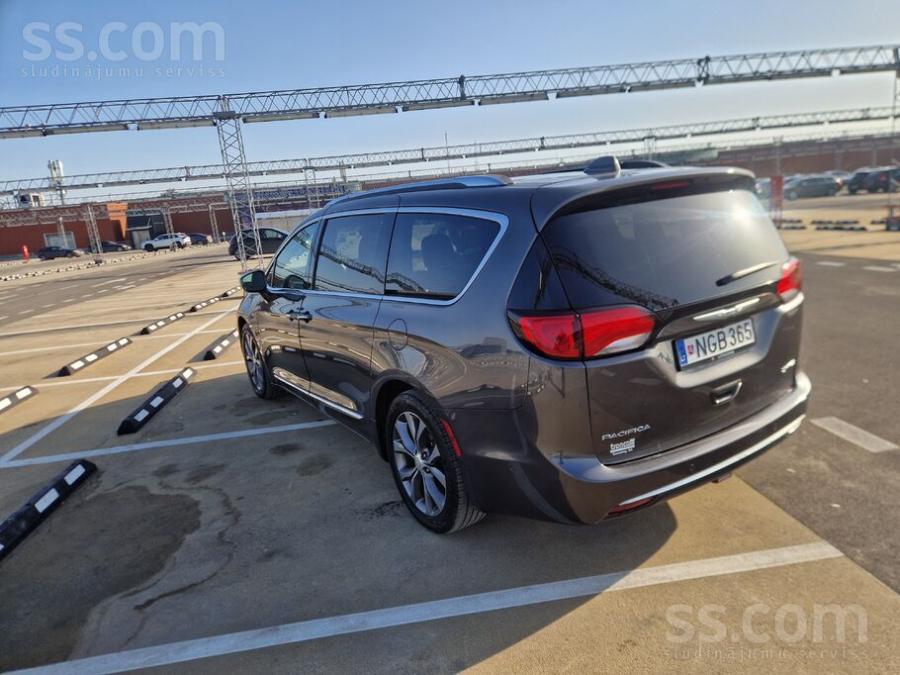 Pelēks Chrysler Pacifica 2018 Kauņa, ar dzinēja tilpumu 3.60 L un nobraukumu 124 tūkst. km par 21500 €, foto 20 vietnē AUTOMOTO.COM.LV