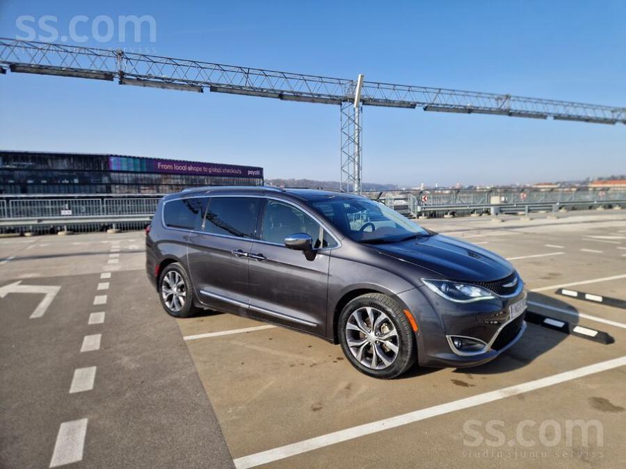 Pelēks Chrysler Pacifica 2018 Kauņa, ar dzinēja tilpumu 3.60 L un nobraukumu 124 tūkst. km par 21500 €, foto 21 vietnē AUTOMOTO.COM.LV