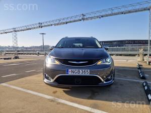 Pelēks Chrysler Pacifica 2018 Kauņa, ar dzinēja tilpumu 3.60 L un nobraukumu 124 tūkst. km par 21500 €, foto 25 vietnē AUTOMOTO.COM.LV