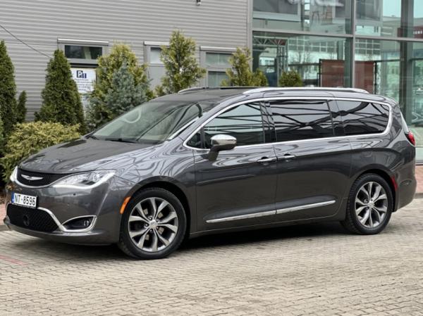 Pelēks Chrysler Pacifica 2018 Rīga, ar dzinēja tilpumu 3.60 L un nobraukumu 129 tūkst. km par 33400 €, foto 1 vietnē AUTOMOTO.COM.LV