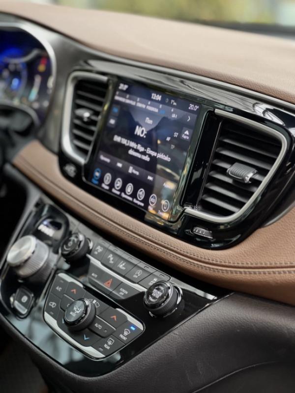 Pelēks Chrysler Pacifica 2018 Rīga, ar dzinēja tilpumu 3.60 L un nobraukumu 129 tūkst. km par 33400 €, foto 9 vietnē AUTOMOTO.COM.LV