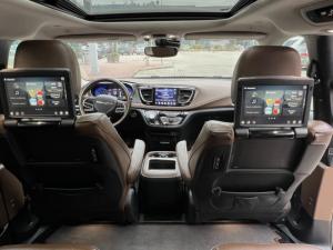Grey Chrysler Pacifica 2018 in Riga, with an engine capacity of 3.60 L and mileage of 129 thousand km for 33400 €, photo 11 on AUTOMOTO.COM.LV