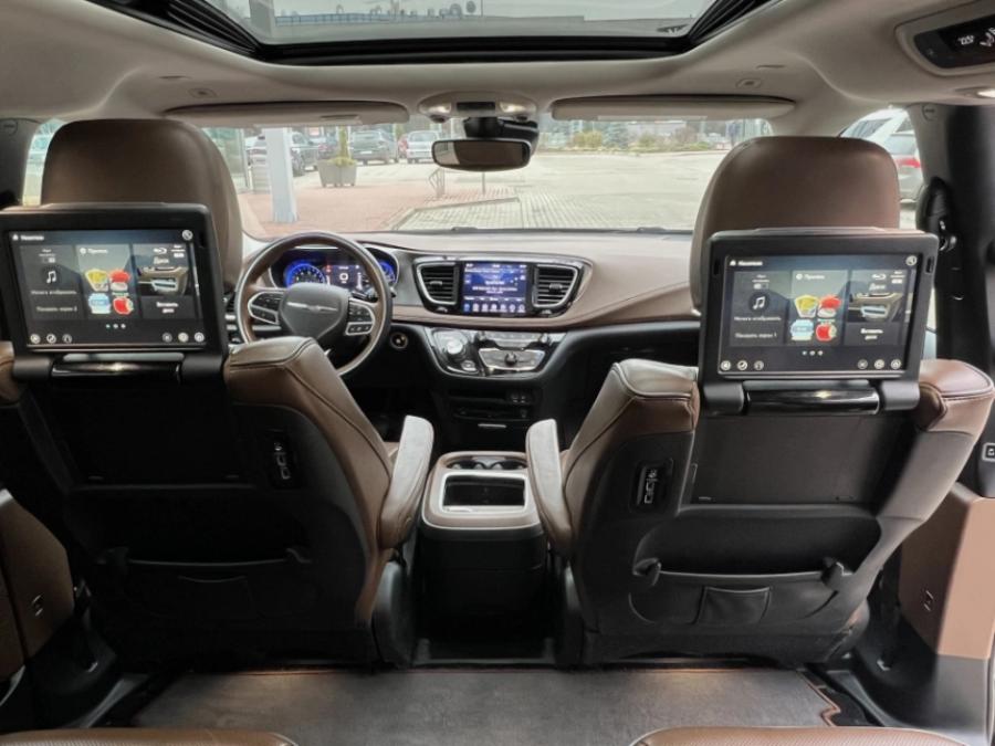 Grey Chrysler Pacifica 2018 in Riga, with an engine capacity of 3.60 L and mileage of 129 thousand km for 33400 €, photo 11 on AUTOMOTO.COM.LV