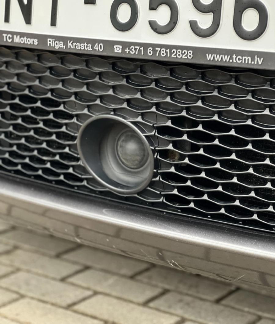 Grey Chrysler Pacifica 2018 in Riga, with an engine capacity of 3.60 L and mileage of 129 thousand km for 33400 €, photo 14 on AUTOMOTO.COM.LV