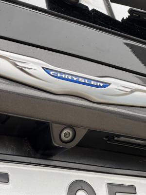 Grey Chrysler Pacifica 2018 in Riga, with an engine capacity of 3.60 L and mileage of 129 thousand km for 33400 €, photo 16 on AUTOMOTO.COM.LV