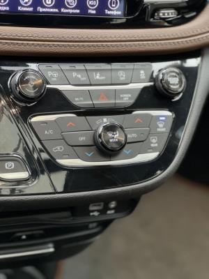 Grey Chrysler Pacifica 2018 in Riga, with an engine capacity of 3.60 L and mileage of 129 thousand km for 33400 €, photo 20 on AUTOMOTO.COM.LV