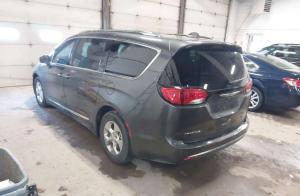Grey Chrysler Pacifica 2018 in Vilnius, with an engine capacity of 3.61 L and mileage of 101 thousand km for 10800 €, photo 9 on AUTOMOTO.COM.LV