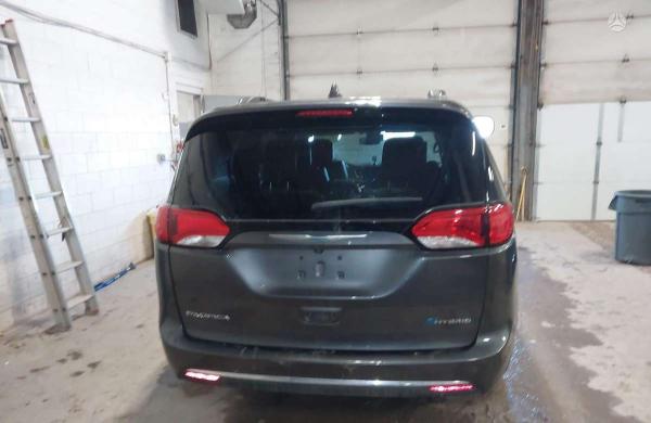 Pelēks Chrysler Pacifica 2018 Viļņa, ar dzinēja tilpumu 3.61 L un nobraukumu 101 tūkst. km par 10800 €, foto 9 vietnē AUTOMOTO.COM.LV
