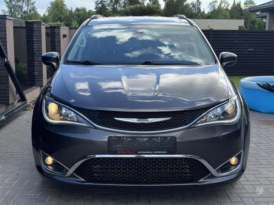 Pelēks Chrysler Pacifica 2018 Šauļi, ar dzinēja tilpumu 3.61 L un nobraukumu 193 tūkst. km par 13500 €, foto 10 vietnē AUTOMOTO.COM.LV
