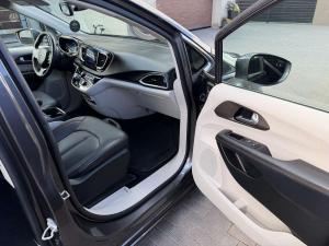 Pelēks Chrysler Pacifica 2018 Šauļi, ar dzinēja tilpumu 3.61 L un nobraukumu 193 tūkst. km par 13500 €, foto 11 vietnē AUTOMOTO.COM.LV