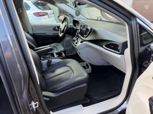 Pelēks Chrysler Pacifica 2018 Šauļi, ar dzinēja tilpumu 3.61 L un nobraukumu 193 tūkst. km par 13500 €, foto 12 vietnē AUTOMOTO.COM.LV