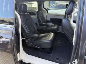 Pelēks Chrysler Pacifica 2018 Šauļi, ar dzinēja tilpumu 3.61 L un nobraukumu 193 tūkst. km par 13500 €, foto 13 vietnē AUTOMOTO.COM.LV
