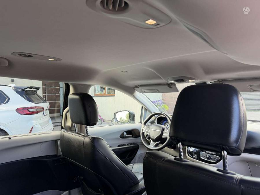 Pelēks Chrysler Pacifica 2018 Šauļi, ar dzinēja tilpumu 3.61 L un nobraukumu 193 tūkst. km par 13500 €, foto 15 vietnē AUTOMOTO.COM.LV