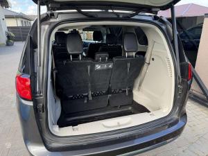 Pelēks Chrysler Pacifica 2018 Šauļi, ar dzinēja tilpumu 3.61 L un nobraukumu 193 tūkst. km par 13500 €, foto 16 vietnē AUTOMOTO.COM.LV