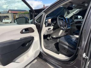 Pelēks Chrysler Pacifica 2018 Šauļi, ar dzinēja tilpumu 3.61 L un nobraukumu 193 tūkst. km par 13500 €, foto 20 vietnē AUTOMOTO.COM.LV