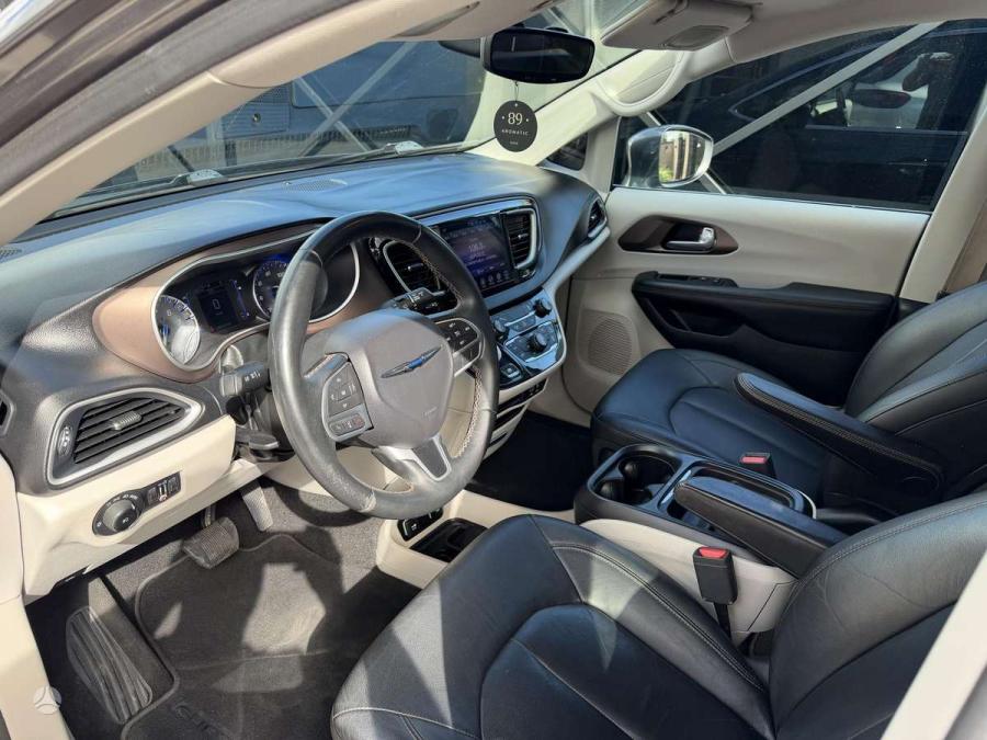 Pelēks Chrysler Pacifica 2018 Šauļi, ar dzinēja tilpumu 3.61 L un nobraukumu 193 tūkst. km par 13500 €, foto 21 vietnē AUTOMOTO.COM.LV