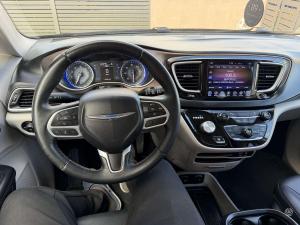 Pelēks Chrysler Pacifica 2018 Šauļi, ar dzinēja tilpumu 3.61 L un nobraukumu 193 tūkst. km par 13500 €, foto 22 vietnē AUTOMOTO.COM.LV