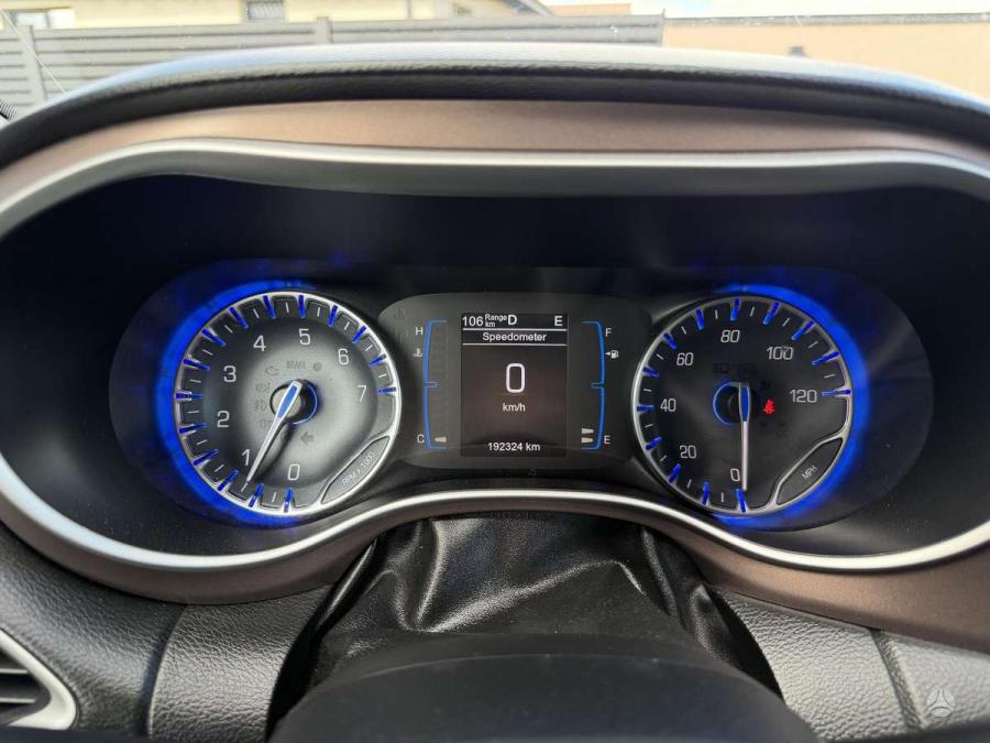 Pelēks Chrysler Pacifica 2018 Šauļi, ar dzinēja tilpumu 3.61 L un nobraukumu 193 tūkst. km par 13500 €, foto 24 vietnē AUTOMOTO.COM.LV