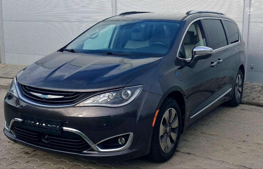 Pelēks Chrysler Pacifica 2018 Kretinga, ar dzinēja tilpumu 3.61 L un nobraukumu 186 tūkst. km par 16499 €, foto 4 vietnē AUTOMOTO.COM.LV