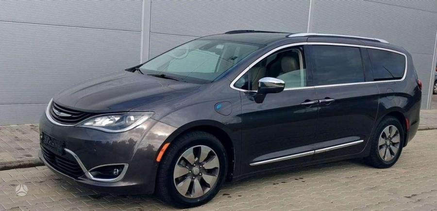 Pelēks Chrysler Pacifica 2018 Kretinga, ar dzinēja tilpumu 3.61 L un nobraukumu 186 tūkst. km par 16499 €, foto 5 vietnē AUTOMOTO.COM.LV