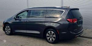 Pelēks Chrysler Pacifica 2018 Kretinga, ar dzinēja tilpumu 3.61 L un nobraukumu 186 tūkst. km par 16499 €, foto 7 vietnē AUTOMOTO.COM.LV