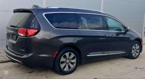 Pelēks Chrysler Pacifica 2018 Kretinga, ar dzinēja tilpumu 3.61 L un nobraukumu 186 tūkst. km par 16499 €, foto 8 vietnē AUTOMOTO.COM.LV