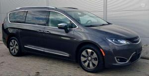 Pelēks Chrysler Pacifica 2018 Kretinga, ar dzinēja tilpumu 3.61 L un nobraukumu 186 tūkst. km par 16499 €, foto 10 vietnē AUTOMOTO.COM.LV