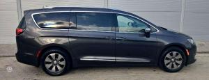 Pelēks Chrysler Pacifica 2018 Kretinga, ar dzinēja tilpumu 3.61 L un nobraukumu 186 tūkst. km par 16499 €, foto 11 vietnē AUTOMOTO.COM.LV