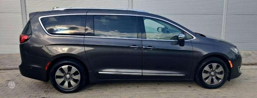 Pelēks Chrysler Pacifica 2018 Kretinga, ar dzinēja tilpumu 3.61 L un nobraukumu 186 tūkst. km par 16499 €, foto 11 vietnē AUTOMOTO.COM.LV