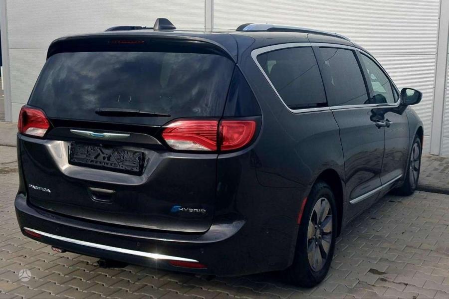 Pelēks Chrysler Pacifica 2018 Kretinga, ar dzinēja tilpumu 3.61 L un nobraukumu 186 tūkst. km par 16499 €, foto 12 vietnē AUTOMOTO.COM.LV