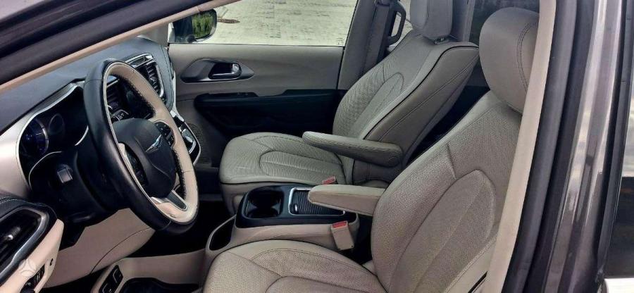 Pelēks Chrysler Pacifica 2018 Kretinga, ar dzinēja tilpumu 3.61 L un nobraukumu 186 tūkst. km par 16499 €, foto 22 vietnē AUTOMOTO.COM.LV